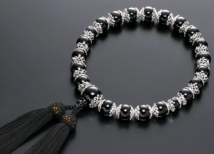 ギフト対応（ラッピング画像） 【数珠専門店　翔龍念珠堂　オリジナル　男性用念珠・数珠】 主玉　・・・　黒オニキス　《シルバーデコルテ》　約12ミリ 親玉　・・・　黒オニキス　《シルバーデコルテ》　約16ミリ 天玉　・・・　黒オニキス　《シル...