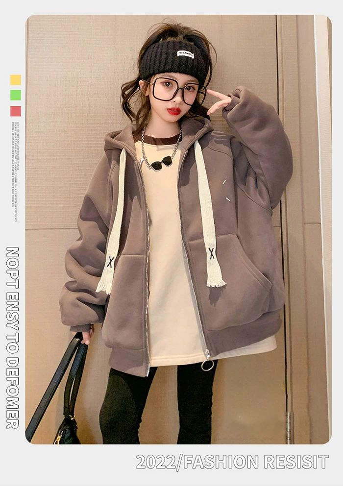 商品名:女の子 パーカー 秋冬 裏起毛 ジャケット フード付き商品紹介:女の子の可愛い裏ボアパーカーが登場!もこもこで暖かく手触り感もよく、秋冬に大歓迎される防寒服です。通学、旅行、アウトドア、普段着など様々な場面で大活躍できます。フードも...