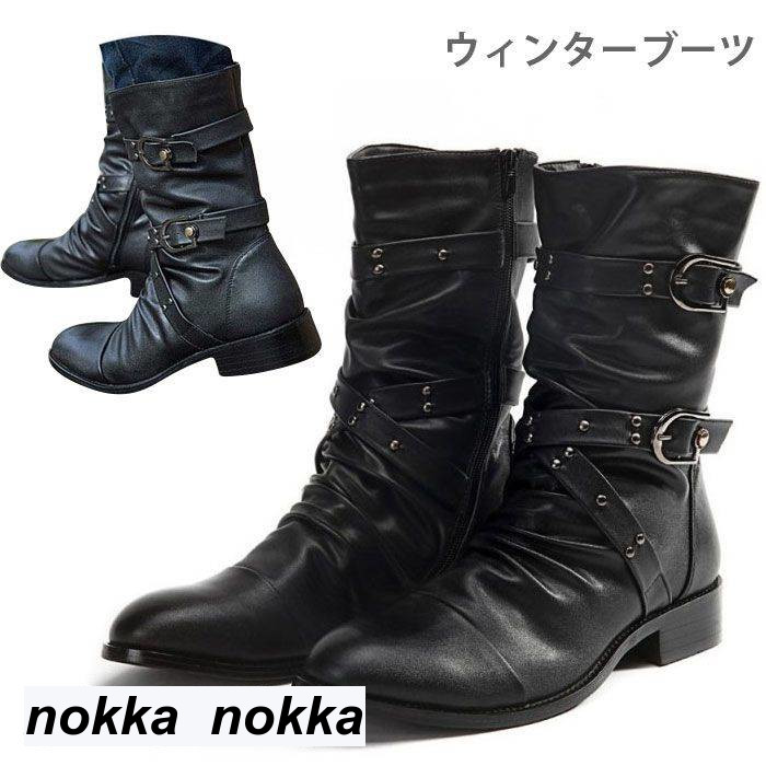 ライダースジャケットのような無骨な外見が魅力のドレープエンジニアブーツが入荷。キラリと輝る大き目バックルは男らしさがアップし、視線を集めるポイントに!《1》また、インサイドにジッパーを搭載しているので着脱簡単《2》街で注目を浴びること間違い...
