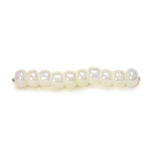 グラスビーズ、丸特小です。【 サイズ（約） 】 外径1.5mm【 入り数(約) 】 7g(約1750粒)【 加工・色名 】 ぎょくラスター着色／122白【 素材 】 ガラス【 発売元 】 TOHO・外径が最も小さいビーズなので、より繊細な作...