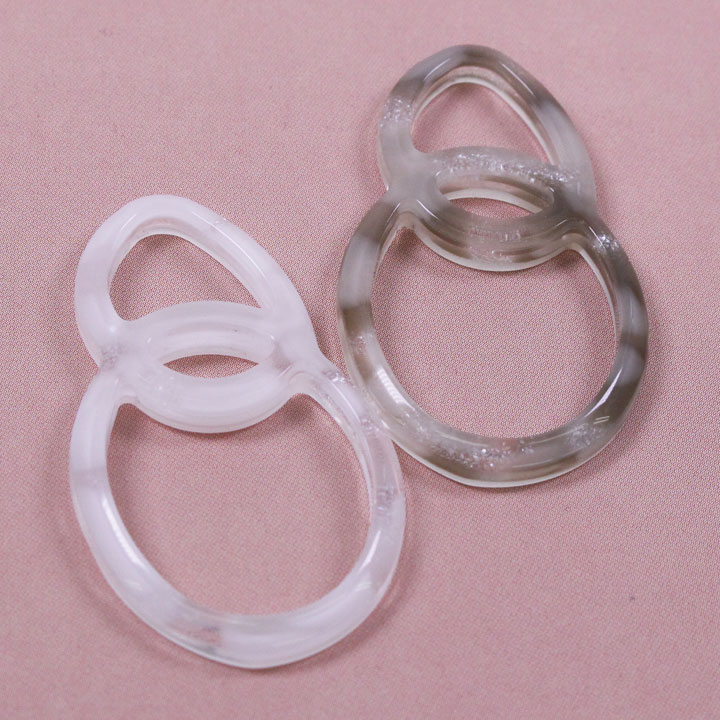 【 サイズ(約) 】 23×40mm 厚み3mm【 入り数 】 各1個【 素材 】 ポリエステル【 ブランド 】トーカイグループオリジナル大人っぽいカラーと、べっ甲のような模様がおしゃれな樹脂パーツです。くすみカラーにランダムに入ったラメが...