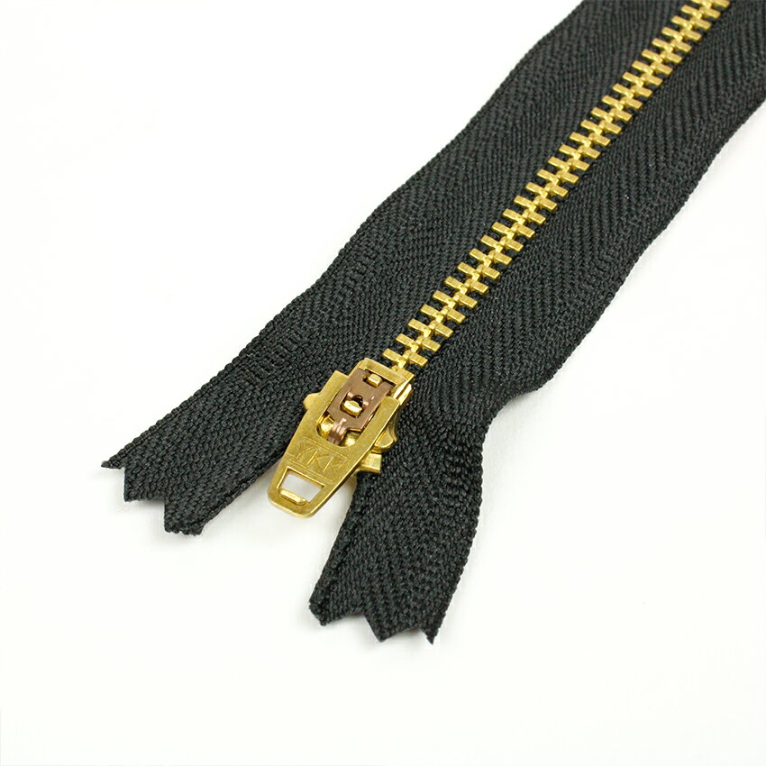 ■サイズ（約）…20cm（商品サイズ） ■素材…テープ：ポリエステル、金属部分：亜鉛合金 ■生産国…日本製 ※メール便可能です。YKK ファスナー 20cm メタルファスナー ゴールド 3YGR-20 【メール便可】