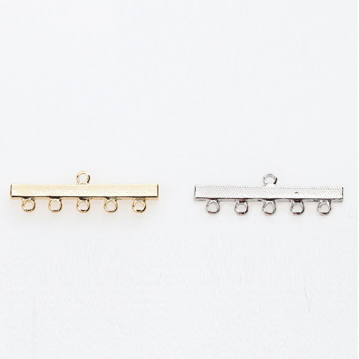 ■サイズ(約) …9×30mm ■入数 …2個 ■素材 …真鍮 ■生産国 …日本 パーツや留め金具をつなげて使用します。 連のネックレスやブレスレットなどの端、ピアス等にも使用できます。 ※メール便可能です。【在庫限り】連バー 5連 2個入...
