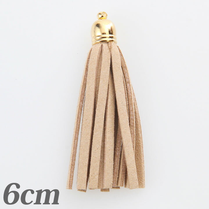【 サイズ(約) 】6cm 【 入数 】1個 【 素材 】レーヨン 【 生産国 】中国 スエードのような風合いのタッセルです。 柔らかくしなやかな質感で、丸みのあるカツラ付きで上品な印象です。 アクセサリーや雑貨等に幅広く使用できます。 ※...