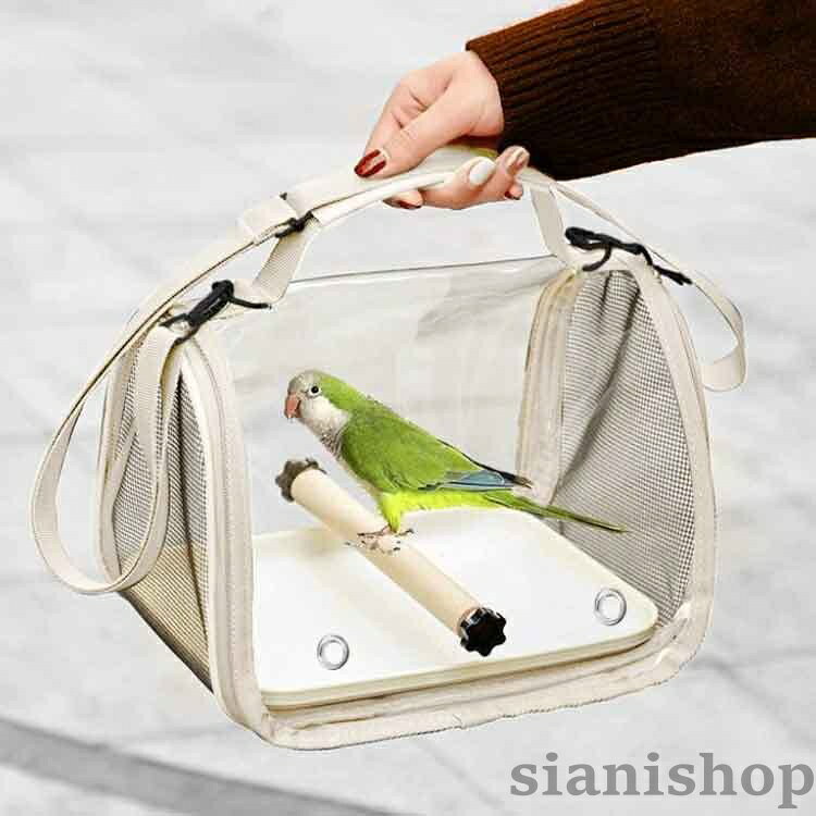 鳥用キャリーバッグ。インコキャリーに止まり木と底トレーつき。小鳥の移動に欠かせないとまり木が付属し、移動中も愛鳥が中で動き回っている快適。引き出せるトレイは水洗いができ、いつでも清潔に。通気性抜群!側面と裏面はメッシュ材を採用しているので、...
