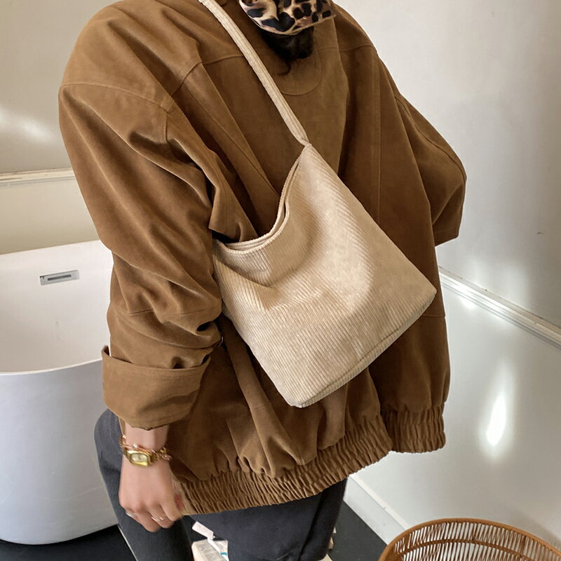 仕 様 サイズ約26×10.5×23cm材 質コーデュロイ重さ約130g/パック 入 数 1ヶ 注意事項 ●海外生産のため、輸入、生産時期に、擦り傷・バリ・歪み・メッキムラなどある場合がございます。 ●生産メーカーの都合により、再入荷時にサ...