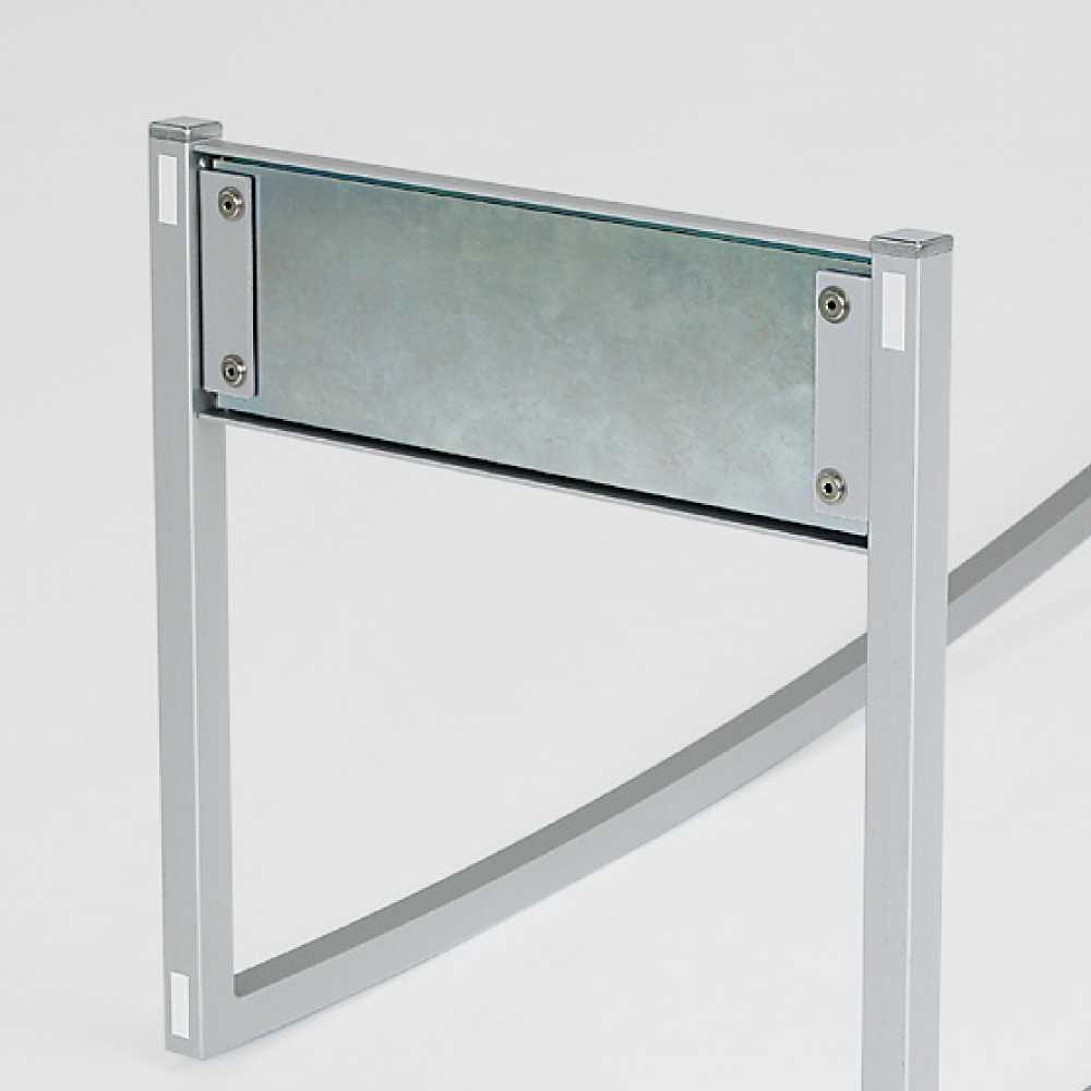 オプションのスチールウエイトで安定感アップ。 インフォメーションスタンド2354など一部商品に対応しています。 関連商品はこちら