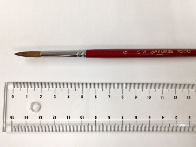 ★こちらの商品は10本までメール便対応です。メール便は補償がございませんのでよくご検討の上、ご利用下さい。 ナムラの水彩筆、ラウンド6号です。 選別された馬毛にイタチを混毛したしなやかな弾力がある赤軸の水彩筆です。 発売以来40数年愛用され...