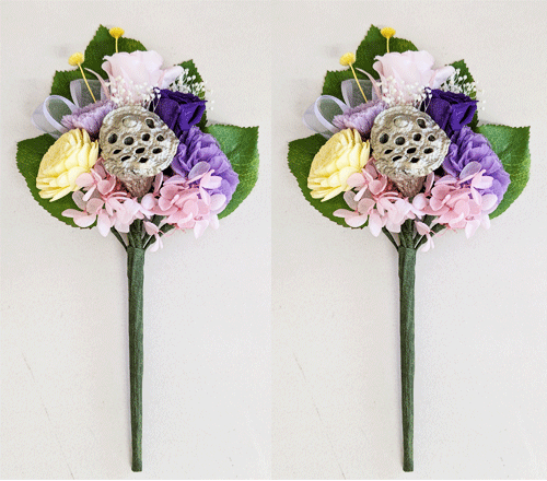 本物の花を特殊加工したプリザーブドフラワーの仏花むすびの一対です。生花のみずみずしい美しさを保ちます。 ※天然素材のため、サイズ・色合い・趣が1点1点異なります。参考サイズ幅13cm.奥行6cm.高さ24cm ※花器は商品に含まれません。本...