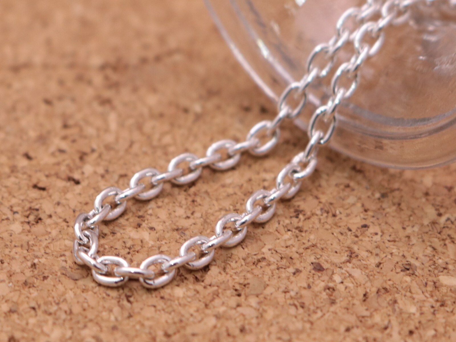 あずきチェーン サイズ 　線径0.8mm/太さ2.8mm 長さ 　45cm 素材 SILVER925 留め具の形状 　引き輪型 ※仕入れの状況により稀にロブスター型になる場合がございます。 ご確認は、商品問い合わせボタンからどうぞ。 事前確...