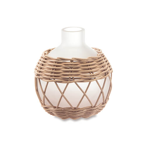 ※image photo 規格: φ 10.5 H11 口径サイズ：φ2.5 ガラス/ラタン 容量：375cc 原産国:中国 品番:22677 備考: ・華奢な細めのラタンと白いガラスの組み合わせで、清楚な雰囲気を持ったフラワーベース。 一...