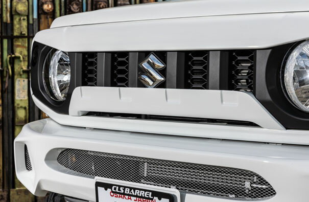 【メーカー名】ESBCLS UP/アップ【適合車種】スズキ　ジムニー【年式/型式】JB64/【商品名】グリルロワパネル【セット内容】-【塗装/未塗装】未塗装【カラー】-【素材】FRP製品 黒ゲルコート仕上げ【特記事項】バットフェイスパネルと...