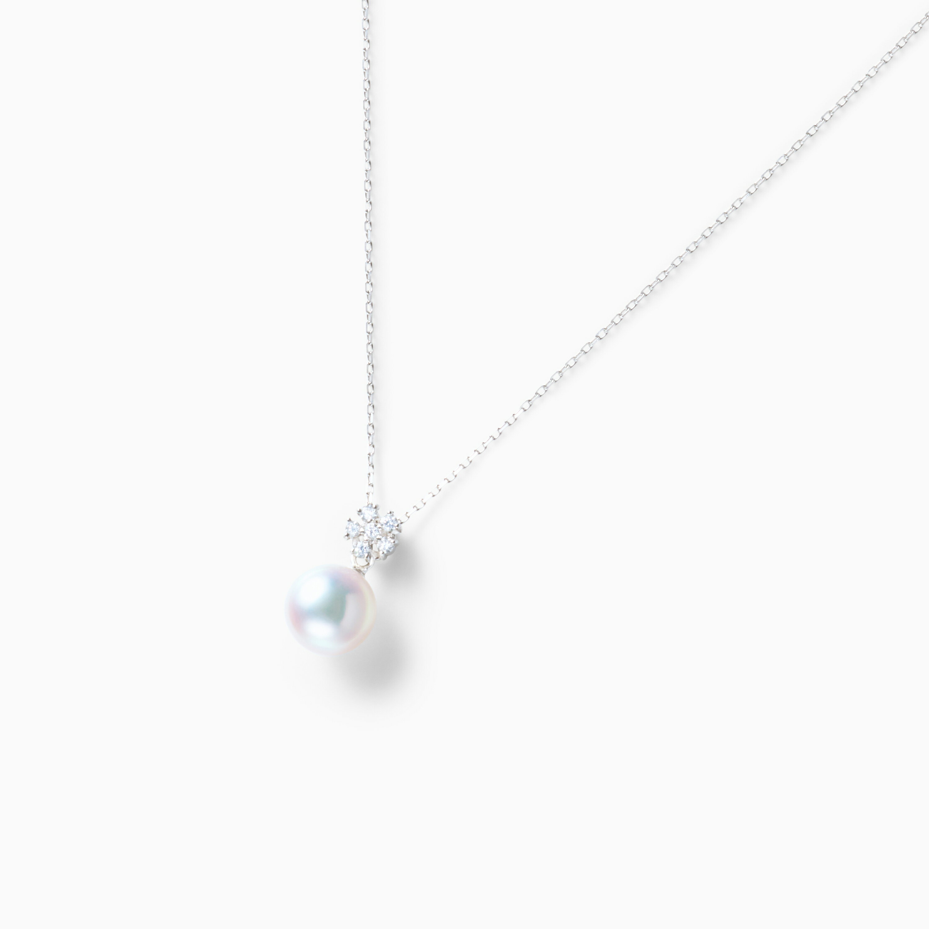 【テリ評価100点満点・アコヤ真珠8mmUP・K18WG・ダイヤモンド0.08ct】 ※こちらのお品物は同デザインのピアスのお取り扱いも行なっておりますので、ペンダント・ピアスのセット品としてもお求め頂けます。 【ペンダントデザイン】 こち...