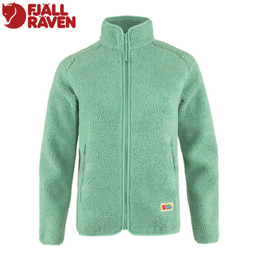 ■商品情報■ リサイクルポリエステルの2層パイルフリースは暖かく快適です。表面は凹凸がある構造なのに対し内側はフラットニットです。両サイドのハンドポケットはジッパー式で小さな物の収納も安心。前面のジッパーは温度調節しやすいフルジップです。秋...