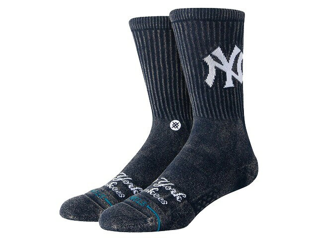 アメリカ合衆国ニューヨーク州ニューヨーク・ブロンクスにあるヤンキー・スタジアムに本拠を置く大リーグNEW YORK YANKEESのウォッシュ加工を施したチームソックス「MLB FADE NY」。伸縮性のあるリブがふくらはぎを包み込み、きつ...