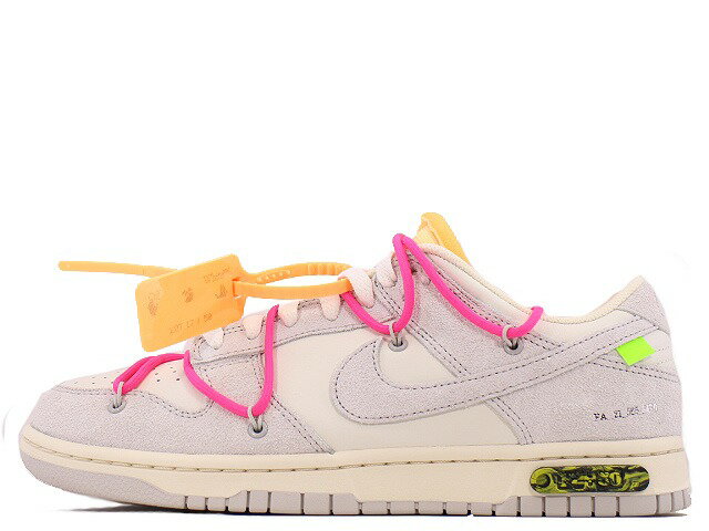 デザイナーVIRGIL ABLOH氏が手掛けるファッションブランド"OFF-WHITE"とのコラボーレーションモデル。「DUNK LOW」をベースに、2つ目のシューレースループとフライワイヤーケーブルで、ハイキングブーツのようなタイトなフィ...