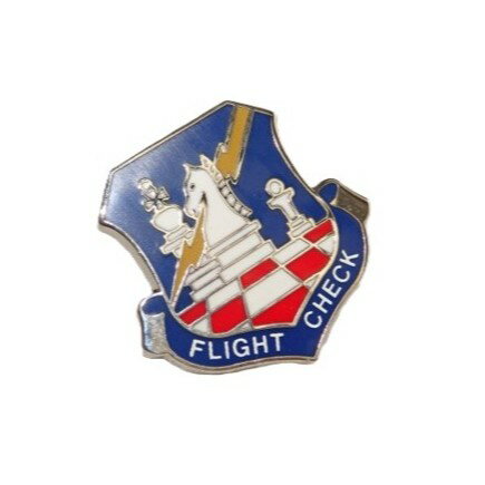 ※この商品は限定入荷品です。在庫限りとなりますのでご了承ください。 ※モニターにより、色の見え方が実際の商品と異なる場合がございます。サイズ：約2.0cm×約1.3cm タイタック式留金付