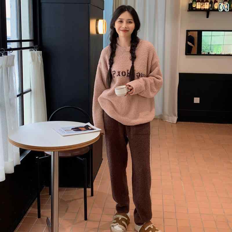 2024 新型の 半端 毛 カップルの 家庭 服の アルファベットの シンプルな セットの 女性の 丸襟の 頭の 保温の 2つの セットの 秋冬製品カテゴリー: スーツ生地名: ハーフベルベットスタイル: プルオーバー,シンプルかつカジュア...