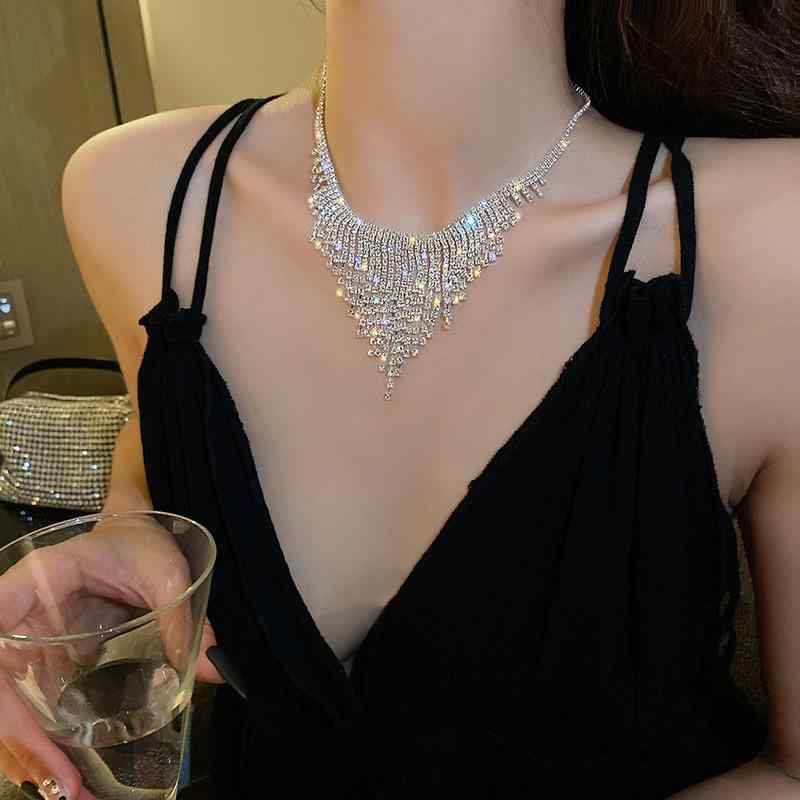 欧米の ファッションは 誇張 して います。材質: 銀メッキ産地: 金華カラー: ホワイト流行の要素: 六角形発売年/季節: 2022年秋スタイル: 韓国版韓国式スタイル分類: 清新で甘い製品カテゴリ: 首飾り流行要素の分類: ジオメトリ