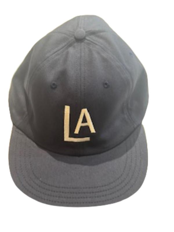 Logo Cap-LAP43-NVY-FREE1986年、ニューヨーク州・クーパーズタウン近郊の丘にある小さな工場で、 COOPERSTOWN BALL CAPは誕生しました。