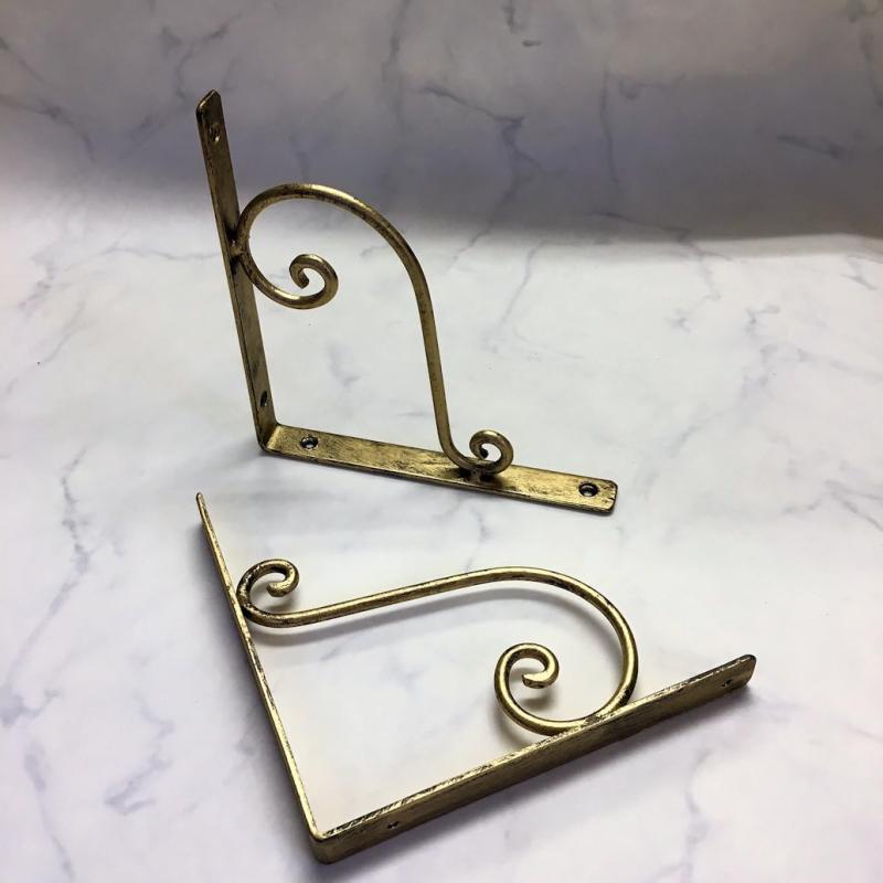 MASOUDI TRADING棚受け 金具 18cm【2個セット】アイアン アンティーク調ゴールドカラー2個セット販売　サイズ18cm×18cm幅2cm 重量：約280g（1個あたり）　カラー：アンティーク調ゴールド　素材：鉄・ロートアイア...