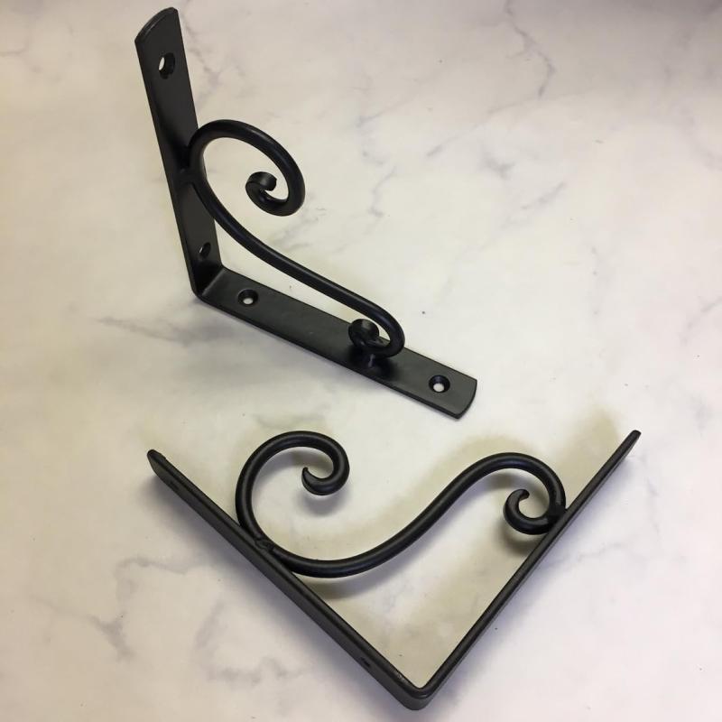 MASOUDI TRADING棚受け 金具 13cm【2個セット】アイアンブラケット おしゃれ L字アングル ブラック2個セット　サイズ13cm×13cm幅2cm重量：160g　ビス・アンカー付き　カラー：ブラックキッチンや玄関　洗面所など...