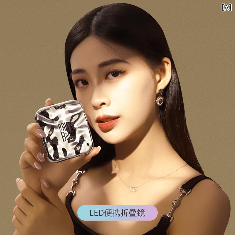 Led 化粧 鏡 ランプ 携帯 折り畳み小 鏡 女性は ランプ 付き 手持ち 鏡 デスクトップデスクトップ 拡大鏡を 持ち歩いて いる製品カテゴリ: 折り畳みミラーブランド: その他イメージ: その他輸入ですか: いいえ産地: 浙江省フレー...