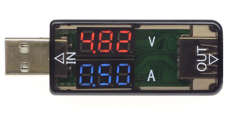 KAUMO USB電流電圧計 数値が大きくはっきり見えるシンプル設計 (ディスプレイ 赤/青)大きなデジタル表示ディスプレイは、明るい環境・暗い環境でもクッキリ・ハッキリ見ることができます。USBを挿すだけで電流・電圧が測れ、スイッチ操作な...