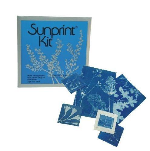 SunPrint Paper Kit サイアノタイプ サンアート ペーパー 日光写真 青写真が簡単に写したいモチーフをサンプリントペーパーの上にのせて5-20分置いたあと水ですすぐだけで完成です。10×10cm12枚入り説明書は英語になりま...