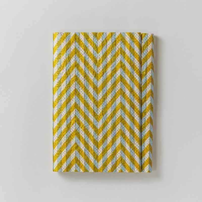 尚雅堂 ブックカバー 文庫 TWEED1 22517【サイズ】W110×H160×D7mm【素材】和紙,生地友禅和紙を使用した文庫本のブックカバーです。友禅紙に揉み加工を施し、補強剤を塗布していますので、友禅紙の風合いが良くなり紙も強化され...