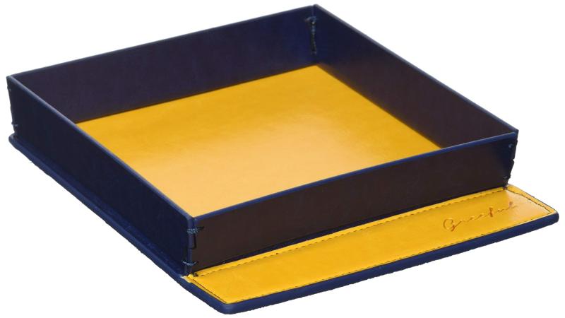 Greeful グリーフル 小物入れ M ネイビー×イエロー 642383【仕様】高品質PUレザーを使用したマルチトレイ【本体サイズ】W150×H30×D180mm【本体サイズ】W150×H30×D150mm【その他】高品質なPUレザーを使...