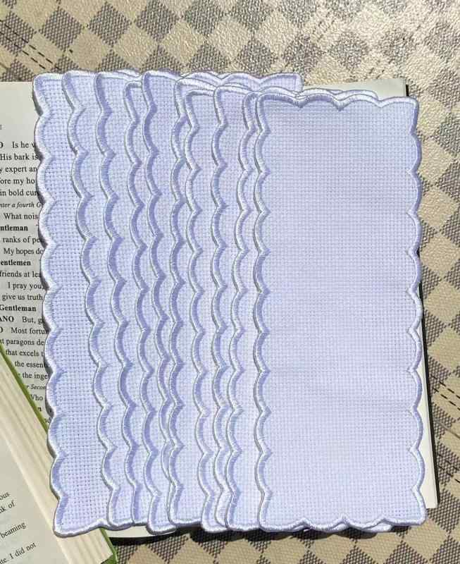 10個 ピュアホワイト刺繍 エッジ付きブックマークからクロスステッチ、ブランククロスステッチブックマーク DIY用合計10個 空白の既製ブックマーク各ブックマークにはホワイトの刺繍が施されています。各クロスステッチ しおり サイズ 8.5×...