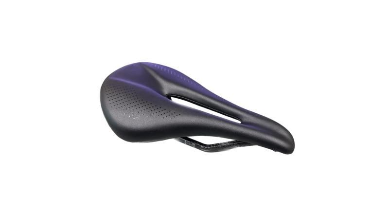 TNI LiteFly カーボン サドル 143mm ブラックショートノーズ形状のカーボンサドル。 穴あきタイプ。 2種類のサドル幅から自分にあったサイズをお選びいただけます。 LiteFly II カーボンサドルと比べ、サドル長が短くなり...