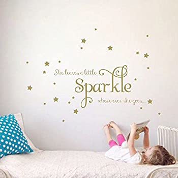 【中古】【輸入品・未使用】"She Leaves a Little Sparkle" ガールズルーム用ステッカー ビニールウォールデカールステッカー 印象的な言葉と星 M ゴールド 2029-WALL-01-29【メーカ...