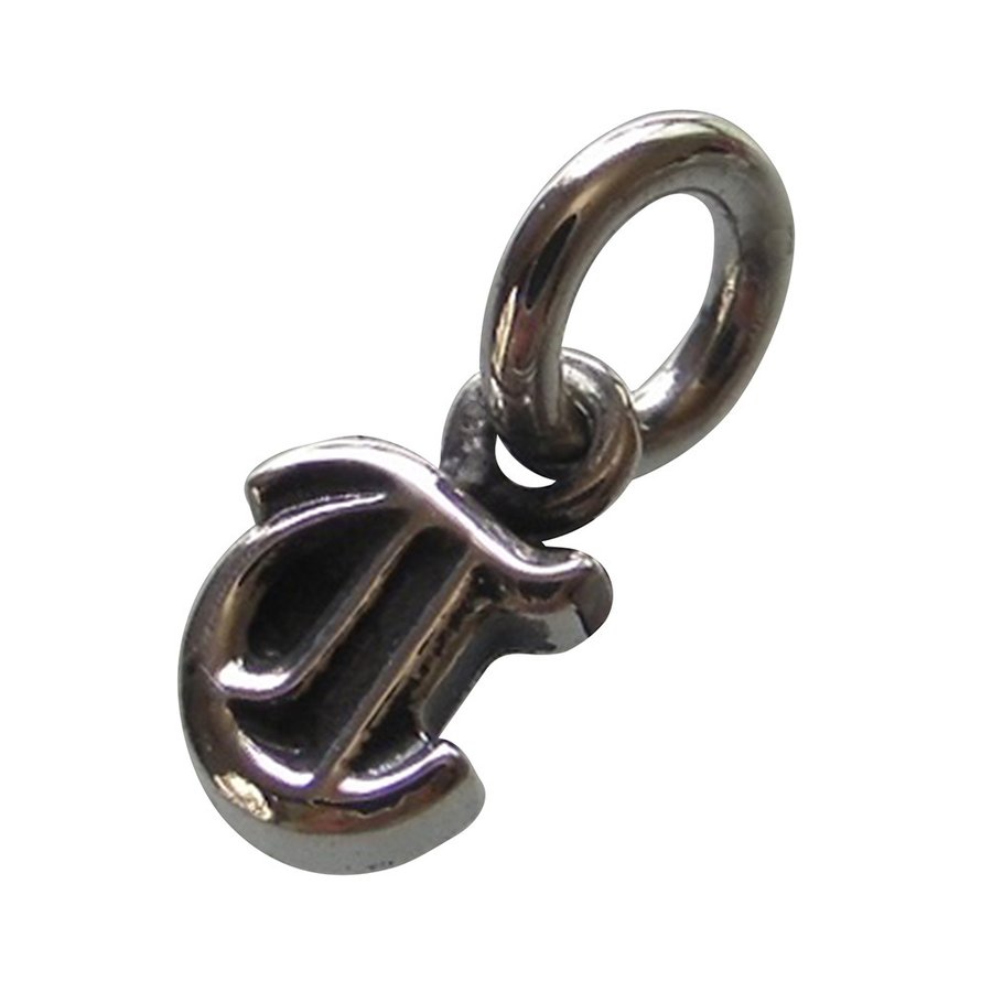 クロムハーツ　アルファベット　ミニ " T "　チャーム　ペンダントです。 サイズ：13mm × 6mm 素材：925 sterling silver こちらには、インヴォイス（写し）をお付け致します。（※入荷先の在庫状況は常に変動するため...