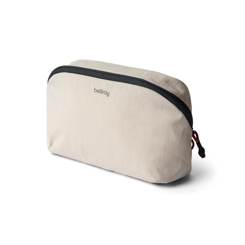 Bellroy Lite Packing Pouch 3L トラベルポーチ パッキングオーガナイザー 旅行用驚きの収納力を備えたトラベルポーチ。衣類などの柔らかい素材のアイテムを収納するのに最適です。持ち物に合わせて圧縮でき、省スペースを叶...