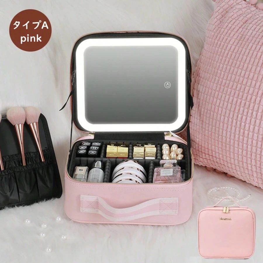 【商品説明文（商品詳細）】 ??使いやすさと可愛さを兼ね備えたメイクボックス！ 大きめのミラーとLEDライトが付いた多機能メイクボックスです。 これ一つでコスメ・アクセサリー・ブラシなどをすっきり収納? 出張・旅行先や自宅でのメイクタイムが...