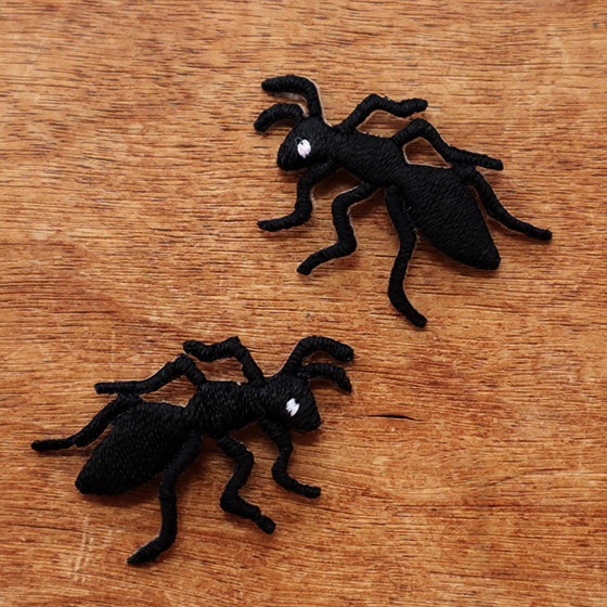 Size：H3×W2.5cm ポリエステル(アイロン圧着可能です) アメリカ製 ※アイロンの接着強度は恒久的なものでないため、 　長時間のご使用や洗濯頻度の高いものは、 　糸でまつりつけてご使用ください。 ※洗濯はネットにいれたり手洗いする...