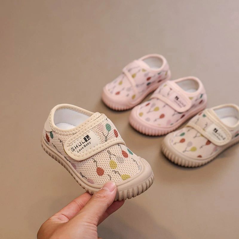 春秋靴 ジュニア 可愛い マジックテープ おしゃれ 女の子 部屋履き 赤ちゃん 室内履き キッズ 幼児靴 子供靴 ベビーシューズ ベビーシューズ 子供靴 女の子 男の子 マジックテープ 着脱簡単メーカー希望小売価格はメーカーカタログに基づい...