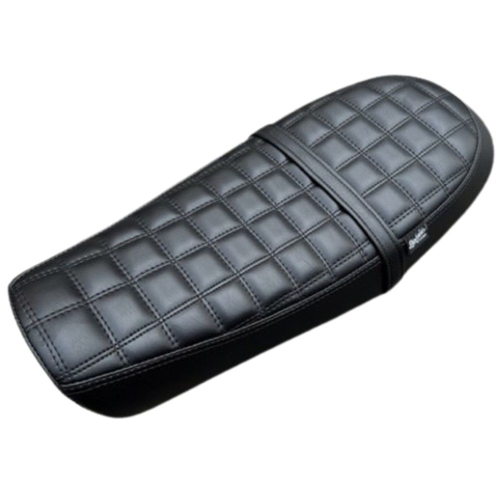 Item Information 商品説明 ホンダ CL250/500用シートです。 純正よりも薄型で、足つきが良くなります。 純正シートと置き換えるだけのボルトオン設計で、加工不要で簡単に装着可能です。 直線的でシャープなデザインが、CL...