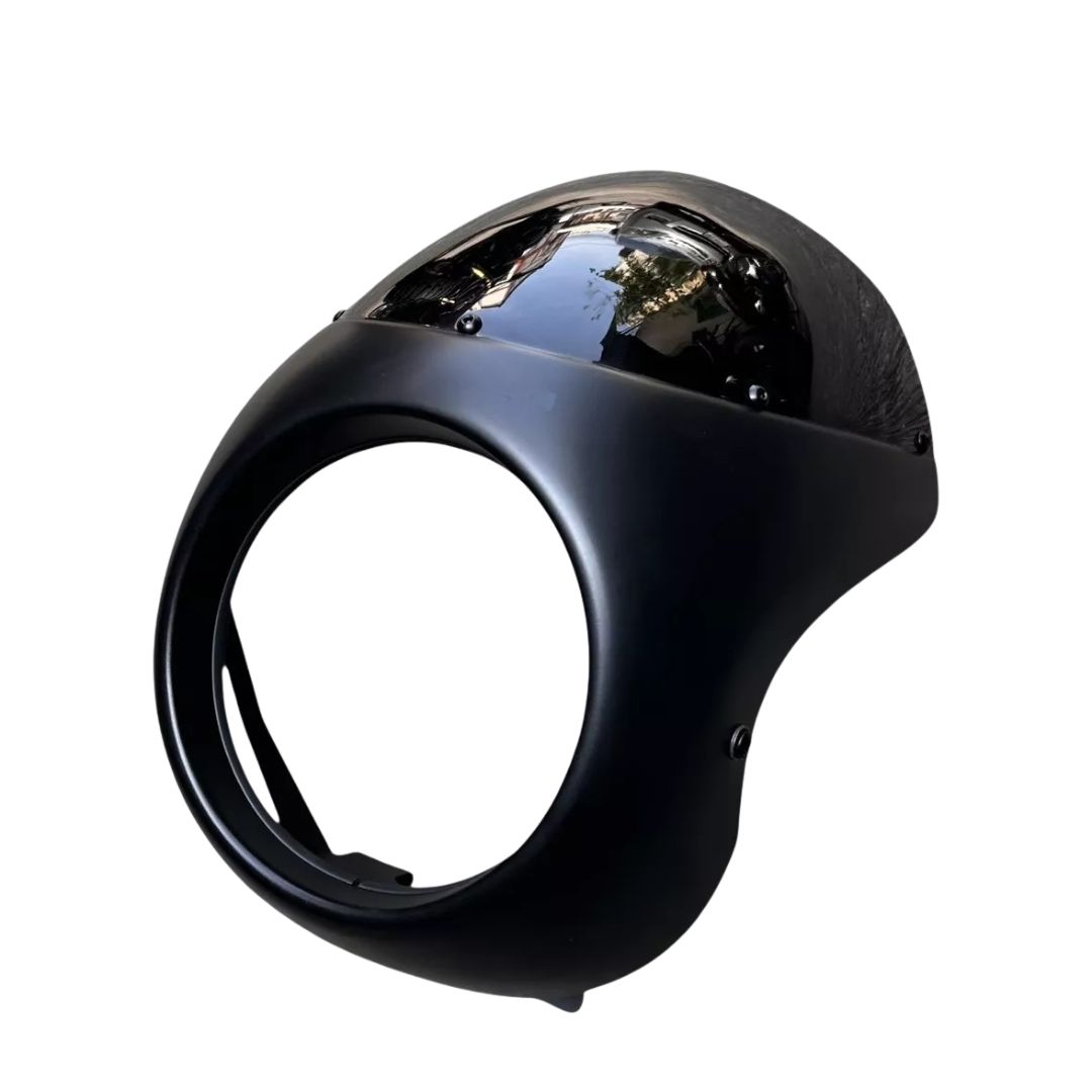 Item Information 商品説明 Kawasaki Eliminator 400のフロントフェイスを一気に引き締める、Diabolus製ヘッドライトカウルです。 丸型ヘッドライトを包み込むクラシックなカフェスタイル形状で、純正の雰...