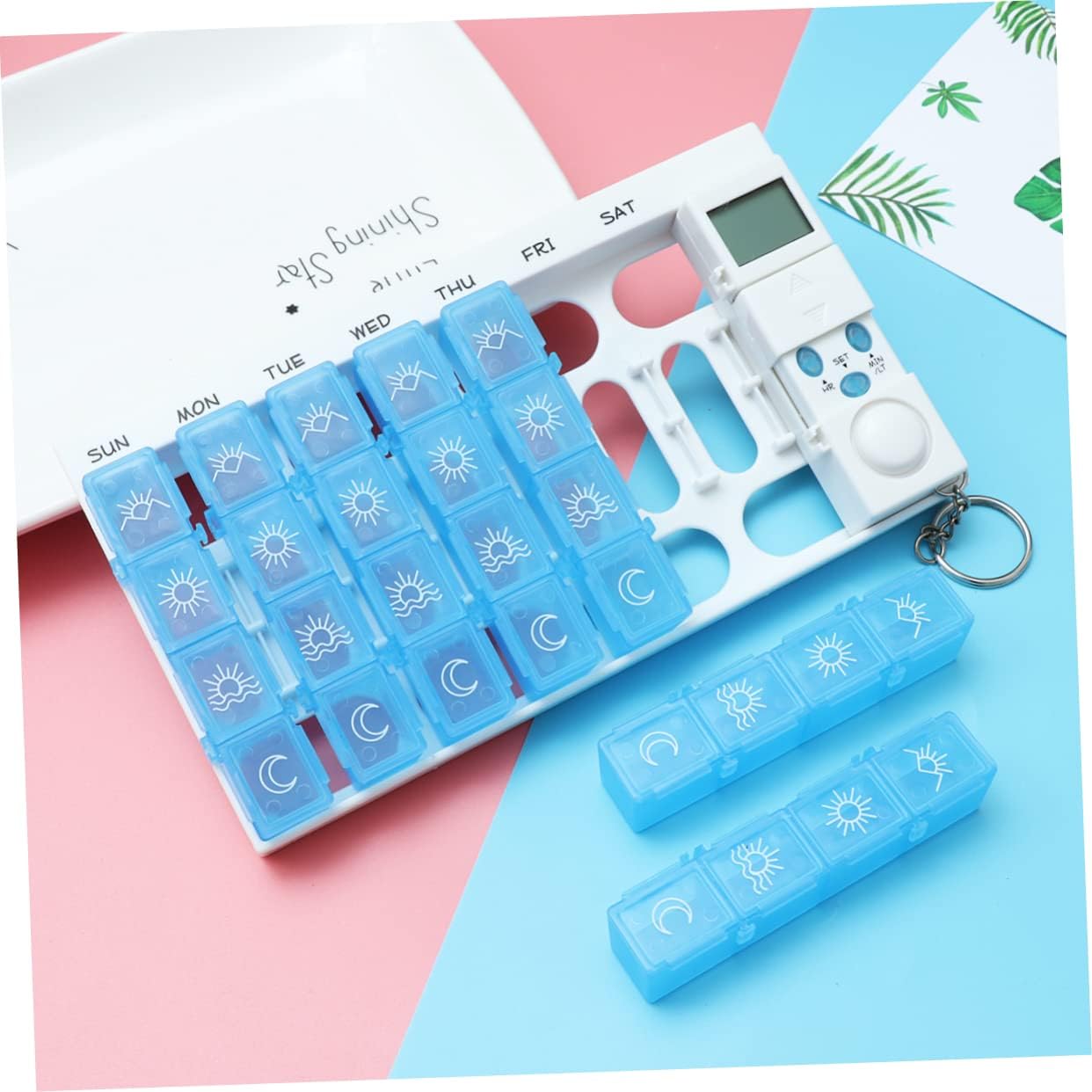 商品説明強力なアラーム機能最大4回のアラーム設定（朝昼夕就寝前）で薬の飲み忘れを防止。ボタンを押すまでアラームが鳴り続け、服薬のタイミングをお知らせ。コンパクト設計旅行にも便利なデジタルピルボックス。&nbsp;7日分収納大容量ボックスで1...