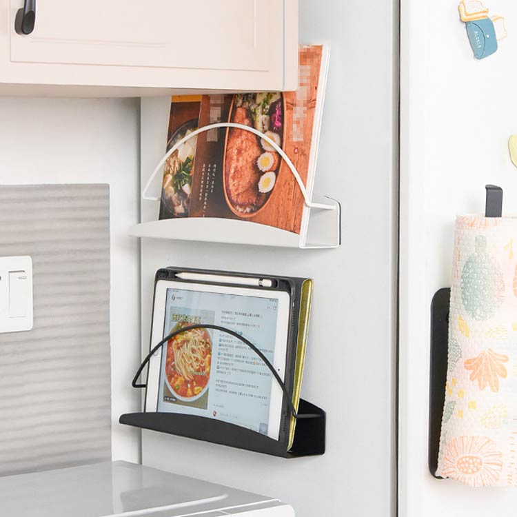 強力マグネットで付けるだけだから設置はカンタン。お好みの高さに設置できるので、調理中のレシピ動画や画像の確認にも便利です。製造ロットにより、細部形状の違いや、同色でも色味に多少の誤差が生じます。パッケージは改良のため予告なく仕様を変更する場...