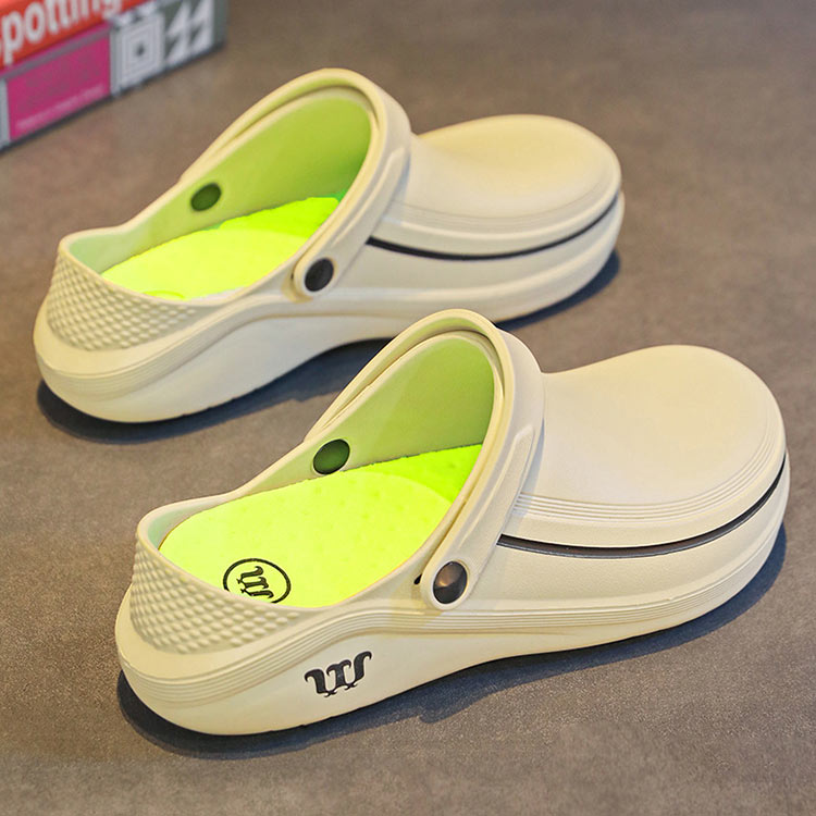 厨房用などのワークシューズに最適！水と油に強く滑りにくい長時間の作業でも足が疲れにくいゆったり設計。スリッパタイプなのでムレにくく、着脱が簡単。サイズ37-38(23.5cm) 39-40(24.5cm) 41-42(25.5cm) 43-...