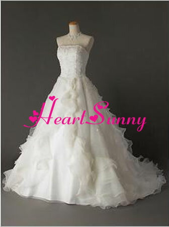 既製品ではなく、丁寧に製作するオーダーメイドウェディングドレスです。サイズオーダー無料です。デザイン変更や色変更なども気軽にお問い合わせください。カラー・オフホワイト素材・上質サテン、オーガンジー、チュール、シフォン、レースなどその他・胸パ...