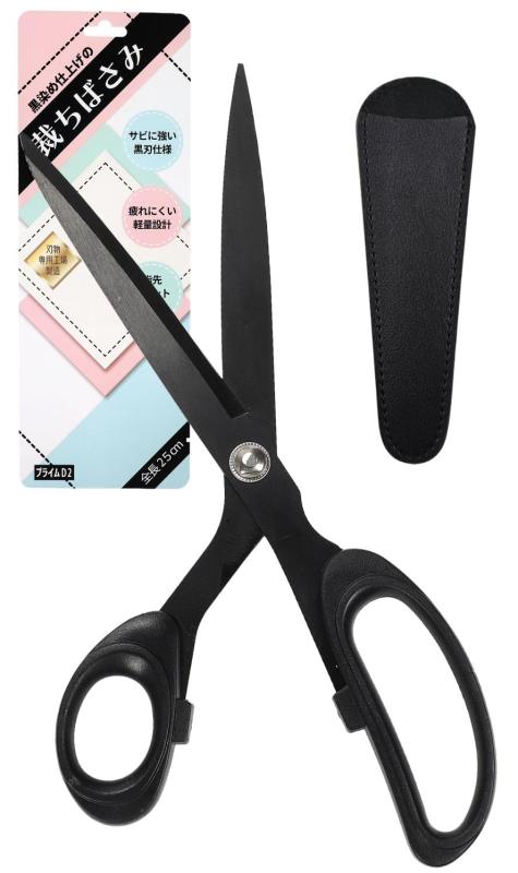 [プライムD2] 裁ちばさみ 裁ち鋏 25cm 軽量 ステンレス刃 【目盛りテープ＆刃カバー付き】 切れ味長持ち 布用 洋裁 手芸 裁縫 セット✅ 【軽量で扱いやすい】 全長約25cm、重さ約115gの軽量設計で、長時間の裁縫や洋裁作業でも...