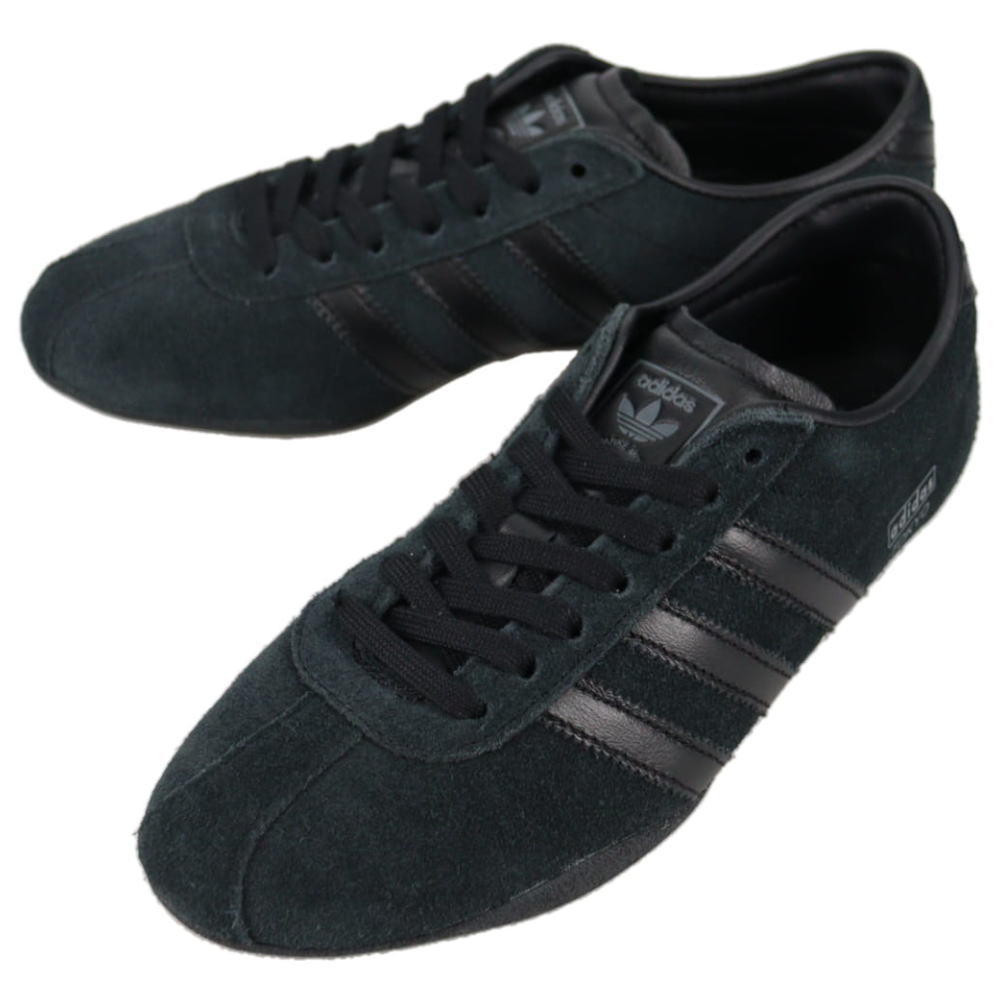 【商品説明】 　70年代のランニングスタイルを彷彿とさせる、細身の薄底シューズ。 　東京の名を冠したシューズを手に入れて、レトロな雰囲気を自分のモノに。 　ソールには、アスファルトやコンクリートの通りを堂々と歩くのに必要な、滑りにくいラバー...