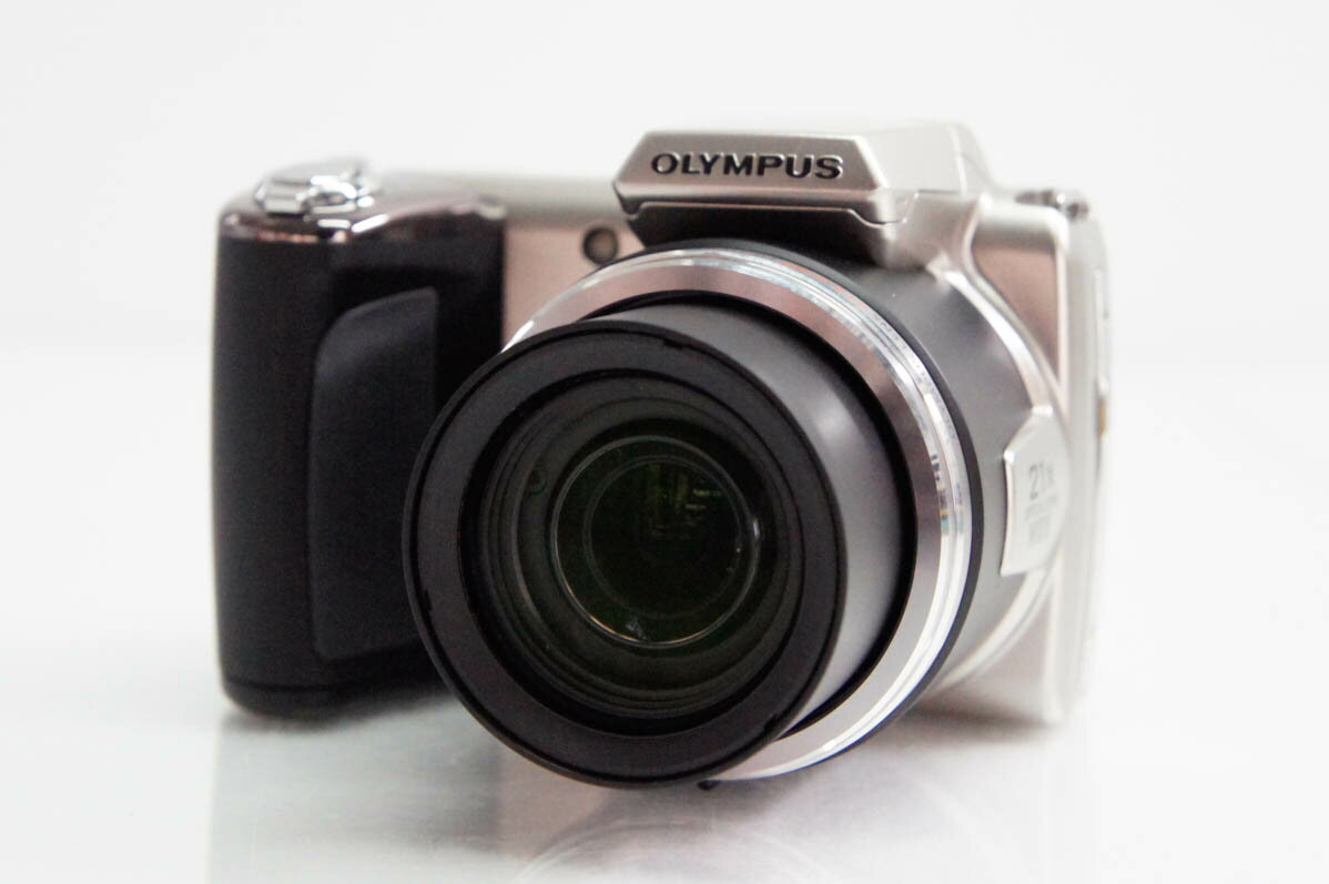 ●商品情報 ・光学21倍ウルトラズーム＆DUAL ISを搭載 ・マルチモーション手振れ補正で、ハイビジョンムービーも高画質 ・カメラを向けるだけでベストショット「おまかせ♪iAUTO」 ・メーカー／OLYMPUSオリンパス ・型番／SP-6...