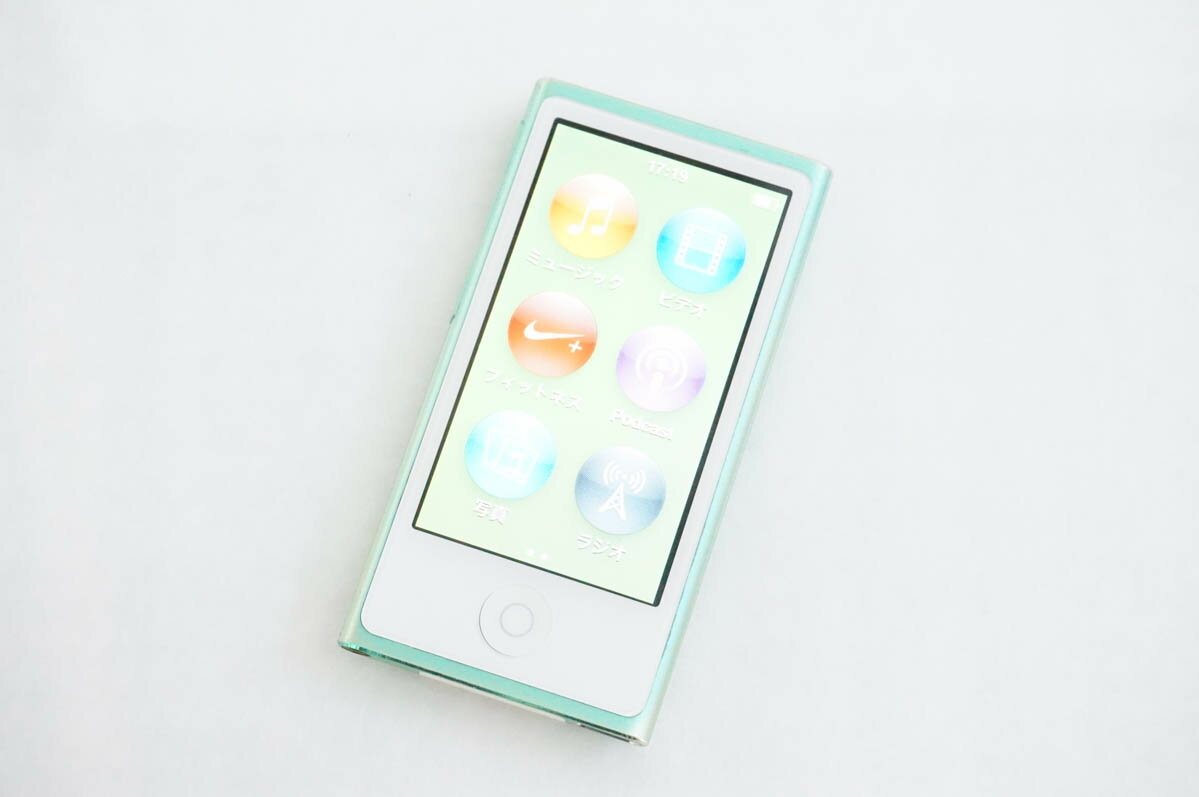 ●商品情報 ・変わらない楽しさを、新しいボディに。 ・たった5.4mmという薄さと、クレジットカードとほぼ同じ大きさ。 ・Lightningコネクタ。小さく、強く、リバーシブル。 ・メーカー／アップル ・型番／MD478J ・記録容量／16...