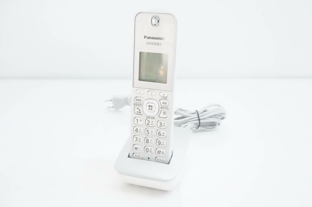 ●商品情報 ・メーカー／Panasonicパナソニック ・型番／KX-FKD558 ・サイズ／約幅49×奥行25×高さ175mm ・質量／約140g ※詳細はメーカーHP等をご確認ください。 ●状態／【中古】 ・キズやスレ、使用感がございま...